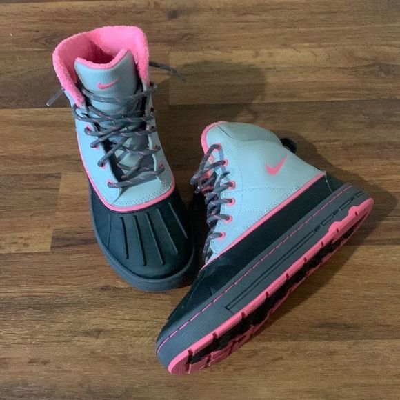Nike ACG | Shoes | Rare Nike Acgwoodsidegg Pink Duck Sneaker Boots ...